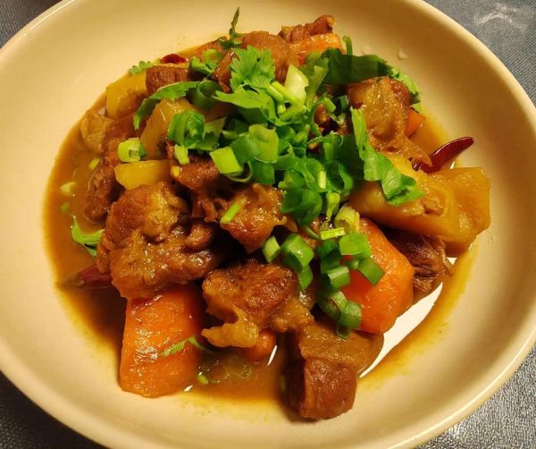 牛腩炖土豆怎么做好吃_牛腩炖土豆需要多久-第1张图片-山城妙识 牛腩炖土豆怎么做好吃_牛腩炖土豆需要多久-第1张图片-山城妙识