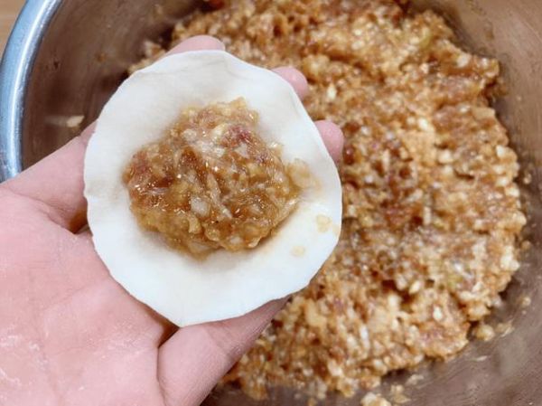 白菜素馅饺子怎么调馅_白菜素馅饺子要不要焯水-第1张图片-山城妙识 白菜素馅饺子怎么调馅_白菜素馅饺子要不要焯水-第1张图片-山城妙识