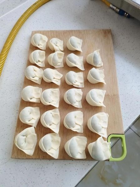 荠菜馄饨馅怎么做才鲜嫩_荠菜馄饨馅的调馅窍门-第3张图片-山城妙识