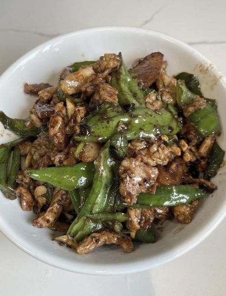 菜椒炒肉怎样炒才好吃_菜椒炒肉用什么肉最好-第1张图片-山城妙识