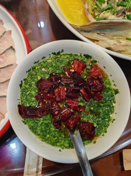 鲟鱼怎么杀_鲟鱼宰杀视频教程-第3张图片-山城妙识