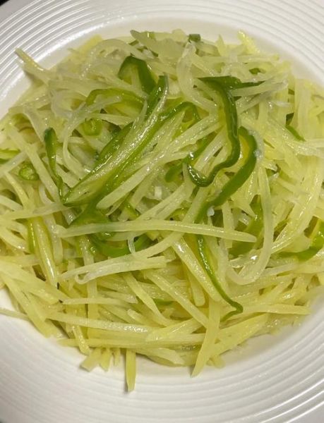 青椒土豆丝怎么炒好吃窍门_土豆丝脆爽不软塌技巧-第1张图片-山城妙识