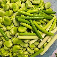 蚕豆炒蒜苗怎么炒好吃_蚕豆炒蒜苗的做法窍门-第3张图片-山城妙识