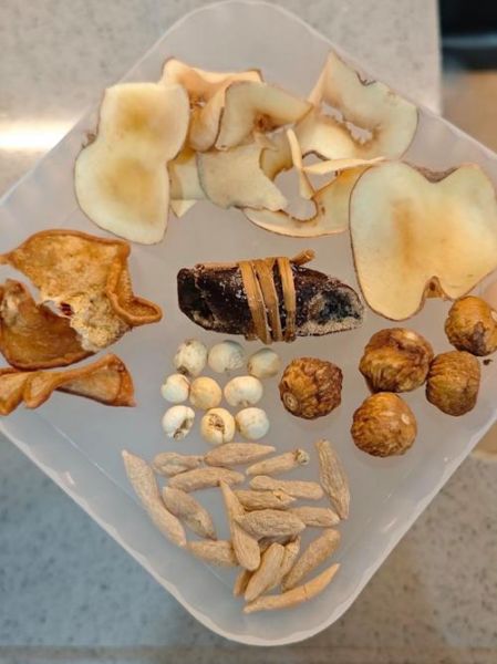 川贝母一次吃多少克_川贝母炖梨的正确做法-第2张图片-山城妙识 川贝母一次吃多少克_川贝母炖梨的正确做法-第2张图片-山城妙识