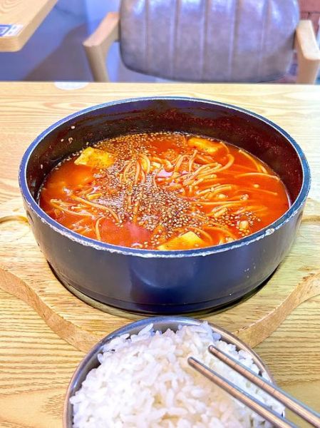 韩国泡菜汤饭怎么做_正宗泡菜汤饭做法步骤-第1张图片-山城妙识