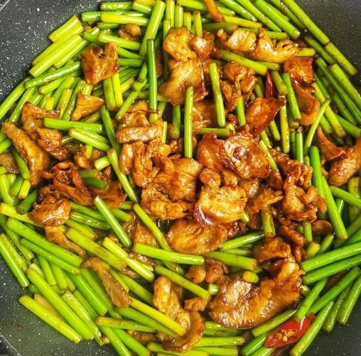 蒜苔炒瘦肉怎么做_蒜苔炒瘦肉先炒蒜苔还是先炒肉-第3张图片-山城妙识