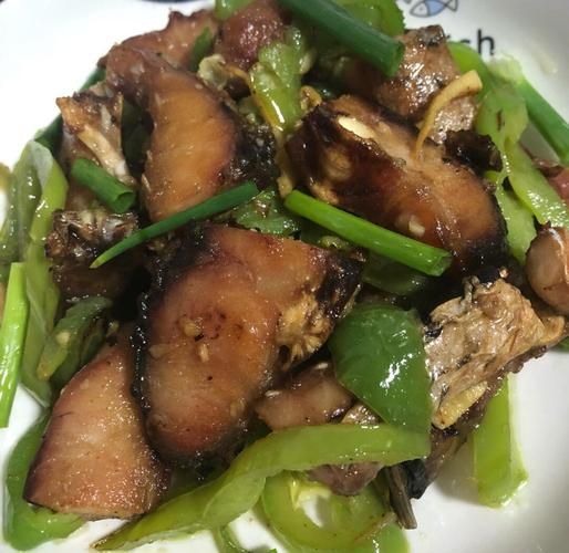湖南腊鱼怎么炒好吃_腊鱼炒之前要不要焯水-第1张图片-山城妙识 湖南腊鱼怎么炒好吃_腊鱼炒之前要不要焯水-第1张图片-山城妙识