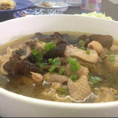 香菇木耳炖鸡的做法_香菇木耳炖鸡的功效-第1张图片-山城妙识 香菇木耳炖鸡的做法_香菇木耳炖鸡的功效-第1张图片-山城妙识