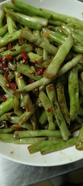 腊肉炒豆角怎么做好吃_腊肉炒豆角用焯水吗-第1张图片-山城妙识