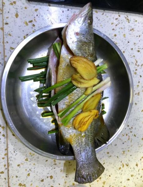 清蒸鱼怎么做_清蒸鱼步骤详解-第3张图片-山城妙识 清蒸鱼怎么做_清蒸鱼步骤详解-第3张图片-山城妙识