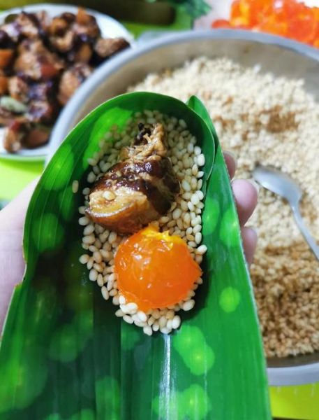 蛋黄肉粽图片大全_蛋黄肉粽怎么包-第1张图片-山城妙识