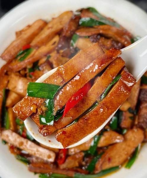 香干炒肉的营养价值_香干炒肉能减肥吗-第3张图片-山城妙识 香干炒肉的营养价值_香干炒肉能减肥吗-第3张图片-山城妙识