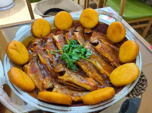 鱼锅玉米饼子怎么做_鱼锅玉米饼子家常做法-第2张图片-山城妙识