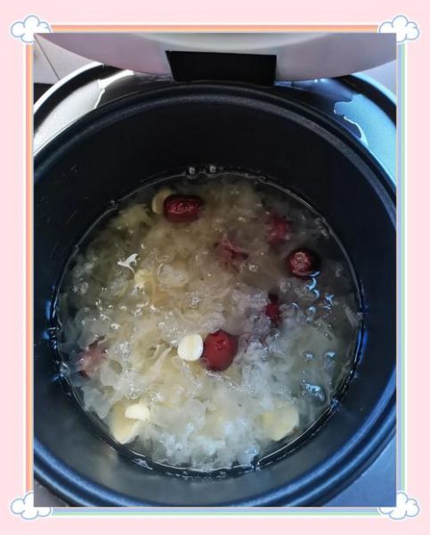 银耳莲子羹的做法炖盅_炖盅银耳莲子羹怎么做-第2张图片-山城妙识