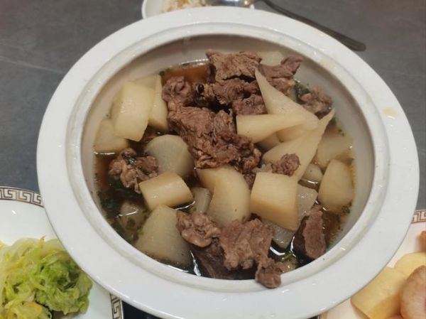 萝卜炖牛肉怎么炖才软烂_萝卜炖牛肉用高压锅还是砂锅-第1张图片-山城妙识