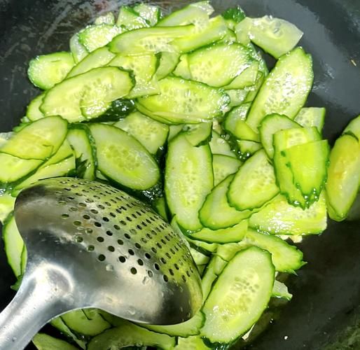 清炒黄瓜怎么做_清炒黄瓜要不要焯水-第2张图片-山城妙识