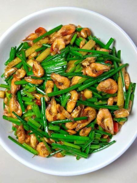 韭菜炒河虾干怎么做_韭菜炒河虾干要焯水吗-第3张图片-山城妙识