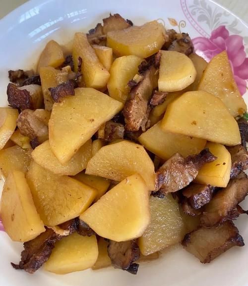 土豆炒肉怎么做好吃_土豆炒肉的家常做法-第1张图片-山城妙识