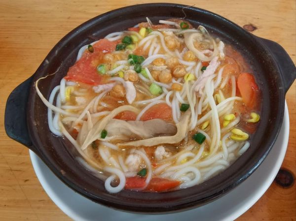 三鲜砂锅米线怎么做_三鲜砂锅米线热量高吗-第1张图片-山城妙识