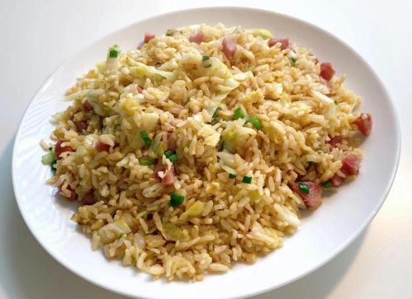 腊肠炒饭怎么炒_腊肠炒饭做法步骤-第3张图片-山城妙识