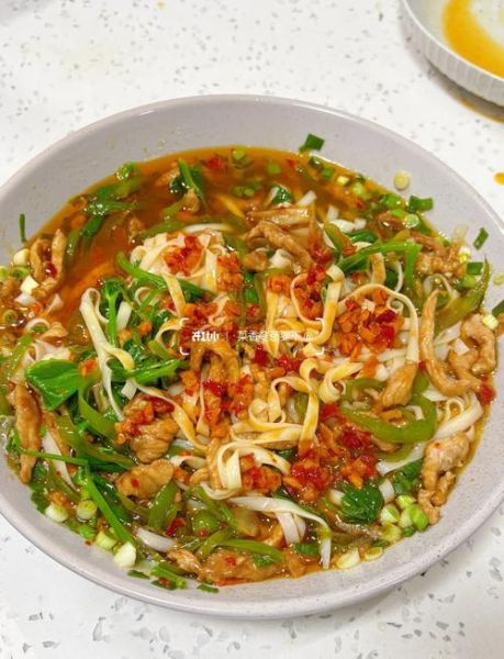 青椒肉丝面怎么做_青椒肉丝面家常做法-第1张图片-山城妙识