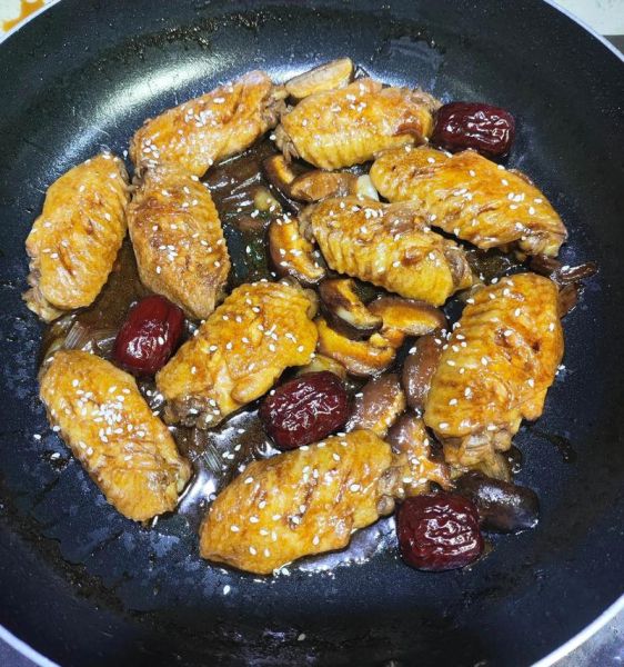 鸡翅怎么红烧又嫩又好吃_红烧鸡翅怎么做才入味-第1张图片-山城妙识 鸡翅怎么红烧又嫩又好吃_红烧鸡翅怎么做才入味-第1张图片-山城妙识