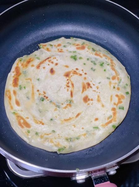 葱油饼怎么和面才酥脆_家常葱油饼做法窍门-第3张图片-山城妙识