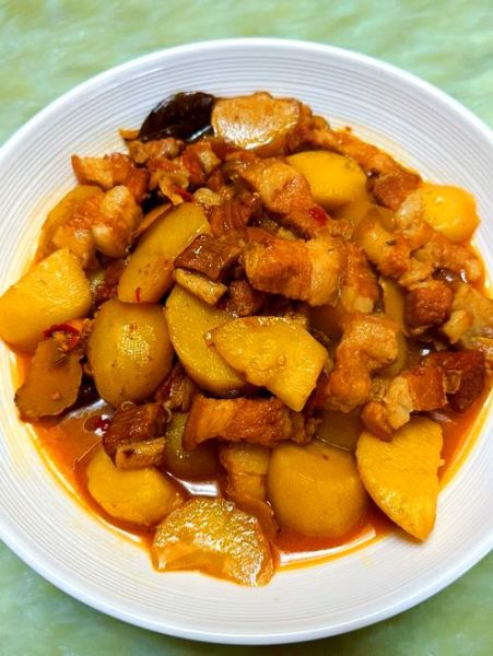 红烧土豆五花肉怎么做_五花肉炖土豆软烂秘诀-第1张图片-山城妙识 红烧土豆五花肉怎么做_五花肉炖土豆软烂秘诀-第1张图片-山城妙识