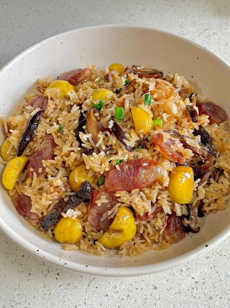 腊肠焖饭电饭锅做法_腊肠焖饭怎么做才香-第3张图片-山城妙识