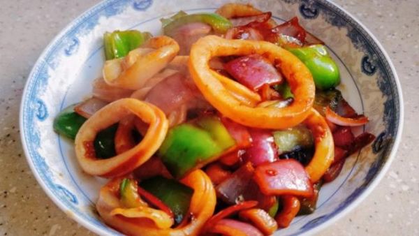 鱿鱼圈的家常做法_怎么炒鱿鱼圈才嫩-第2张图片-山城妙识