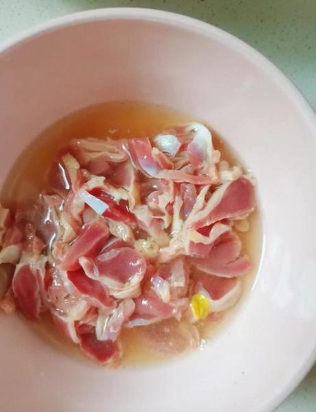 藕带炒鸡胗怎么做_藕带炒鸡胗要不要焯水-第2张图片-山城妙识