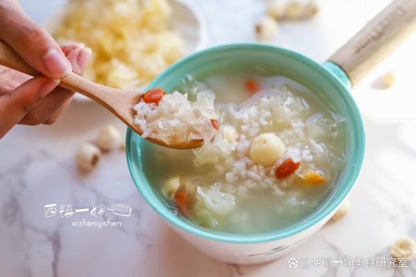 银耳莲子汤怎么煮_银耳莲子汤煮多久-第2张图片-山城妙识