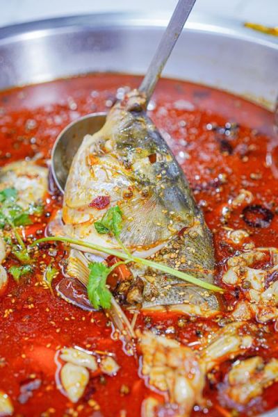 鱼头火锅怎么做才好吃_家常做法大全窍门-第1张图片-山城妙识