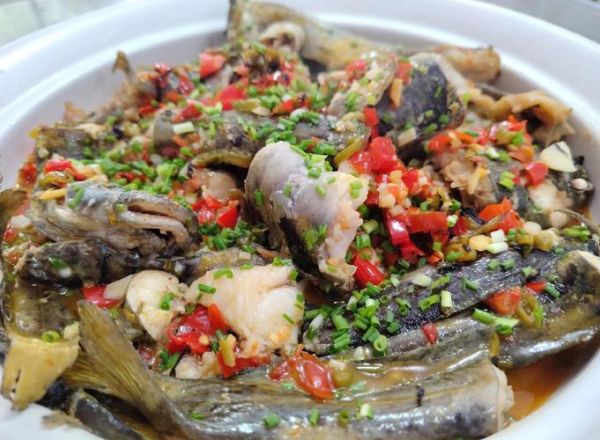 鲶鱼怎么做好吃_鲶鱼最好吃的做法视频-第1张图片-山城妙识