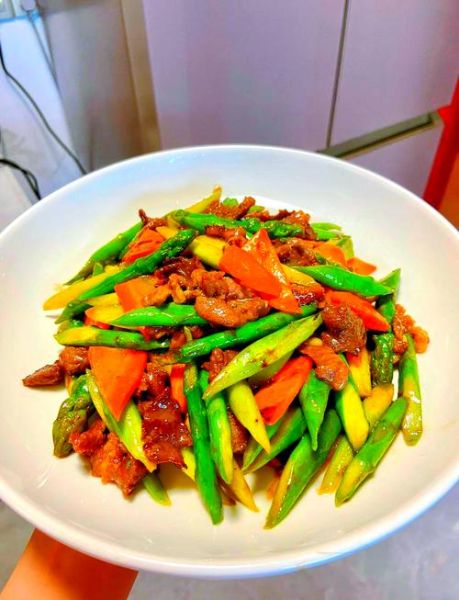 芦笋怎么做好吃_芦笋炒肉的做法-第1张图片-山城妙识