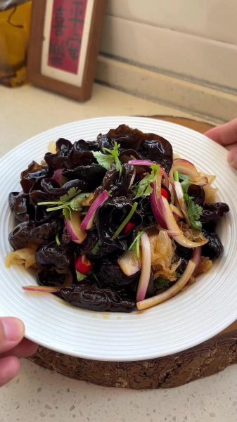 凉拌木耳怎么做最好吃_木耳凉拌要不要焯水-第1张图片-山城妙识 凉拌木耳怎么做最好吃_木耳凉拌要不要焯水-第1张图片-山城妙识