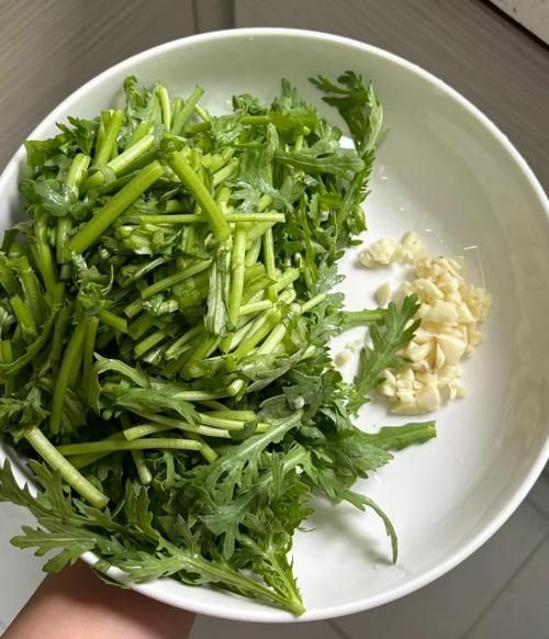 炒茼蒿需要焯水吗_茼蒿焯水多久才脆绿-第1张图片-山城妙识 炒茼蒿需要焯水吗_茼蒿焯水多久才脆绿-第1张图片-山城妙识