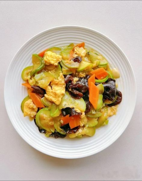 西葫芦西红柿炒鸡蛋怎么做_西葫芦西红柿炒鸡蛋热量高吗-第3张图片-山城妙识