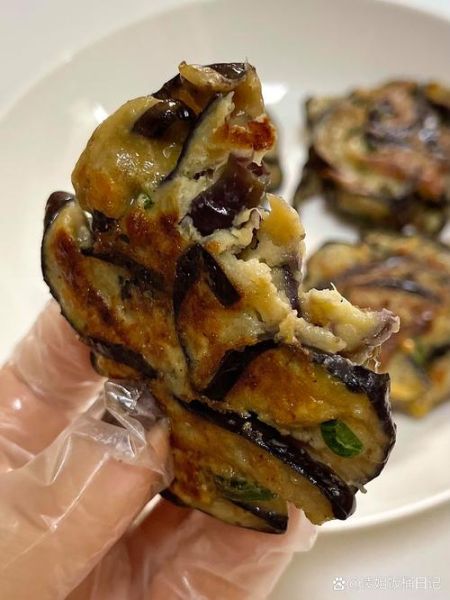 香煎茄子饼怎么做_茄子饼家常做法-第3张图片-山城妙识