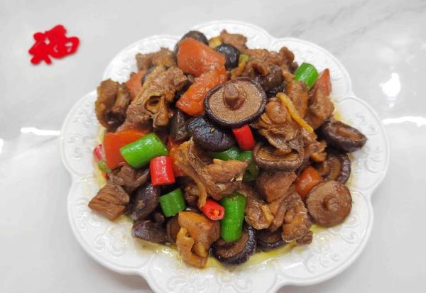 香菇木耳炒鸡怎么做_香菇木耳炒鸡的营养价值-第1张图片-山城妙识 香菇木耳炒鸡怎么做_香菇木耳炒鸡的营养价值-第1张图片-山城妙识