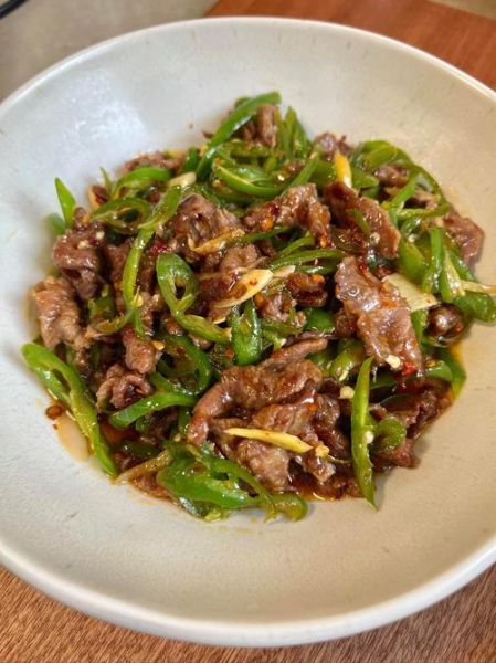 青椒炒牛肉怎么炒才嫩_青椒炒牛肉的做法大全-第1张图片-山城妙识 青椒炒牛肉怎么炒才嫩_青椒炒牛肉的做法大全-第1张图片-山城妙识
