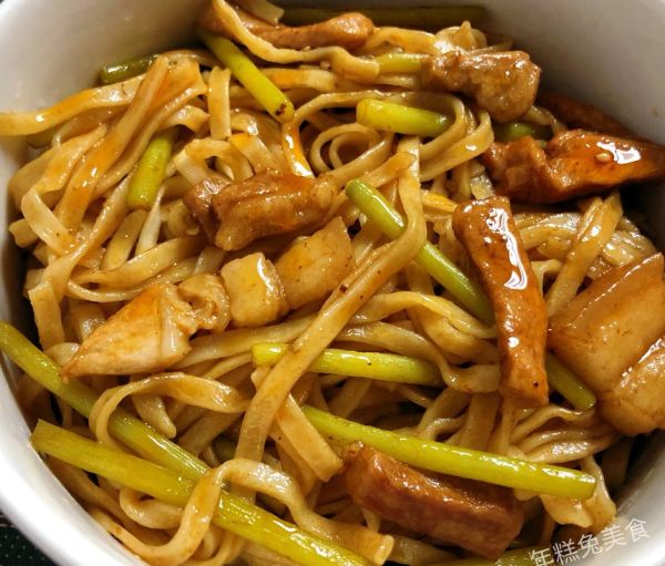 蒜苗肉丝面怎么做_正宗家常做法-第3张图片-山城妙识