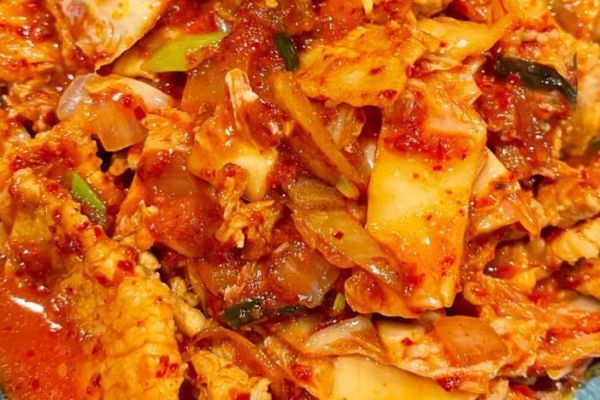 辣白菜炒五花肉豆腐怎么做_辣白菜炒五花肉豆腐热量高吗-第2张图片-山城妙识