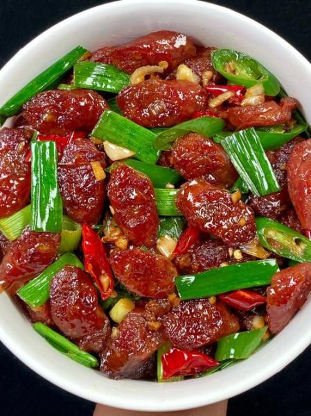 香肠炒什么配菜好吃_香肠炒什么菜最下饭-第1张图片-山城妙识 香肠炒什么配菜好吃_香肠炒什么菜最下饭-第1张图片-山城妙识