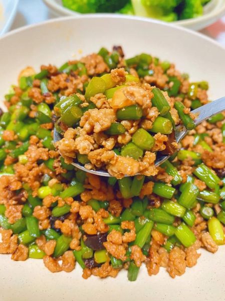 苔菜炒肉怎么做_苔菜炒肉的家常做法-第2张图片-山城妙识