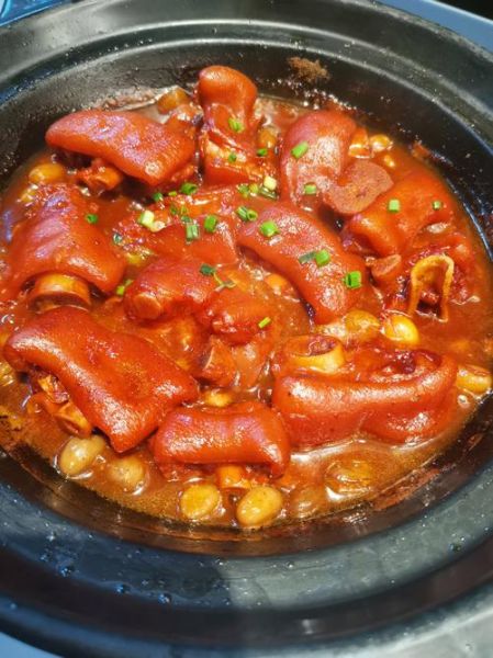 猪脚怎么做好吃_高压锅炖猪脚需要多久-第2张图片-山城妙识