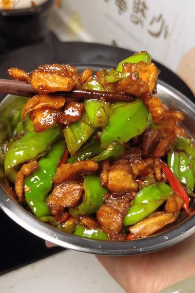 辣子炒肉怎么做才正宗_辣子炒肉用哪个部位肉最好-第2张图片-山城妙识