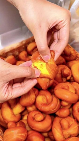 蛋黄南瓜麻花怎么做_蛋黄南瓜麻花家常做法-第2张图片-山城妙识