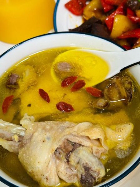 高压锅炖鸡块的家常做法_鸡块炖多久才软烂-第1张图片-山城妙识