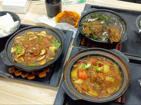 黄焖鸡怎么做_黄焖鸡米饭正宗做法-第1张图片-山城妙识